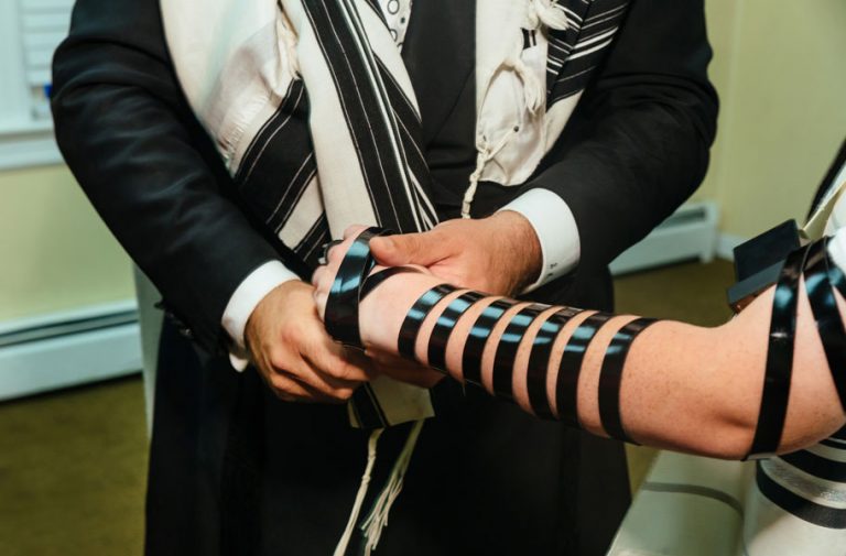 Performing Tefillin Is Good For the Heart and Soul | Journeys: Jewish ...